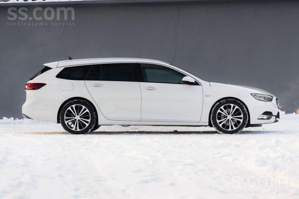 White Opel Insignia 2019 in Jelgava, with an engine capacity of 2.00 L and mileage of 226 thousand km for 12800 €, photo 8 on AUTOMOTO.COM.LV