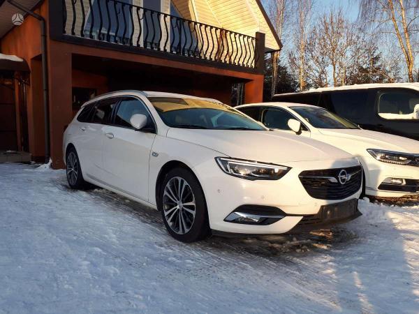 White Opel Insignia 2019 in Silute, with an engine capacity of 1.60 L and mileage of 119 thousand km for 12500 €, photo 1 on AUTOMOTO.COM.LV