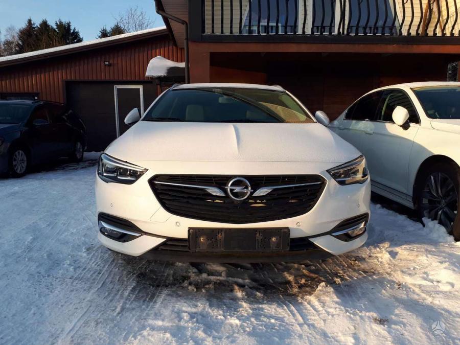White Opel Insignia 2019 in Silute, with an engine capacity of 1.60 L and mileage of 119 thousand km for 12500 €, photo 2 on AUTOMOTO.COM.LV
