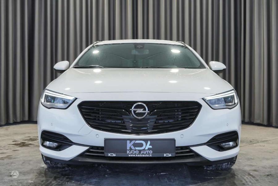 White Opel Insignia 2019 in Marijampole, with an engine capacity of 1.60 L and mileage of 191 thousand km for 10750 €, photo 3 on AUTOMOTO.COM.LV