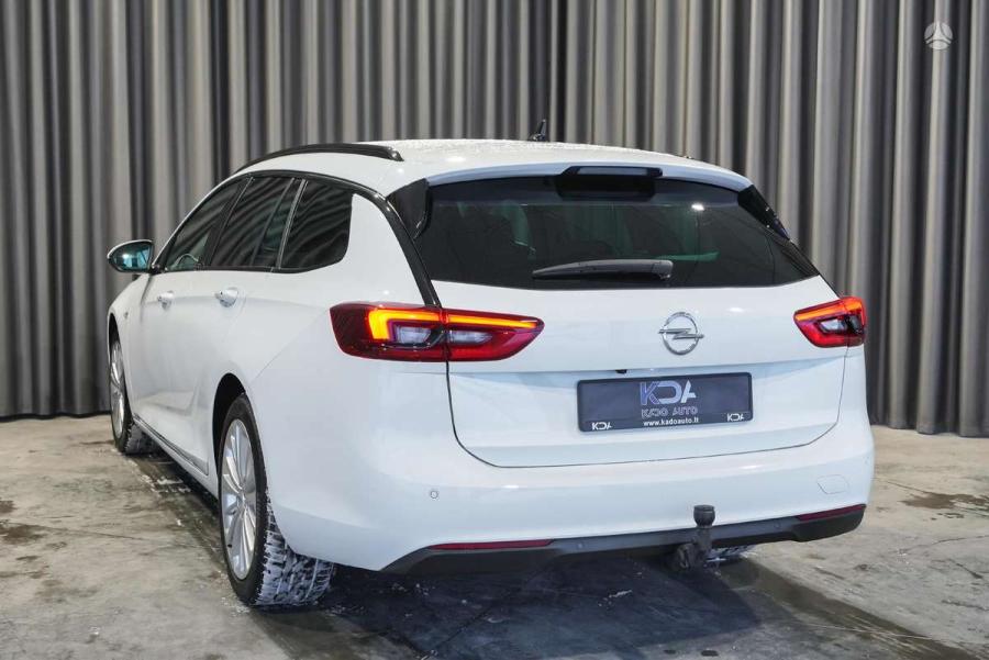 White Opel Insignia 2019 in Marijampole, with an engine capacity of 1.60 L and mileage of 191 thousand km for 10750 €, photo 9 on AUTOMOTO.COM.LV