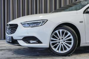 White Opel Insignia 2019 in Marijampole, with an engine capacity of 1.60 L and mileage of 191 thousand km for 10750 €, photo 7 on AUTOMOTO.COM.LV