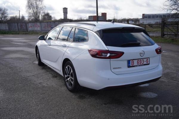 White Opel Insignia 2019 in Riga, with an engine capacity of 1.60 L and mileage of 209 thousand km for 9500 €, photo 2 on AUTOMOTO.COM.LV