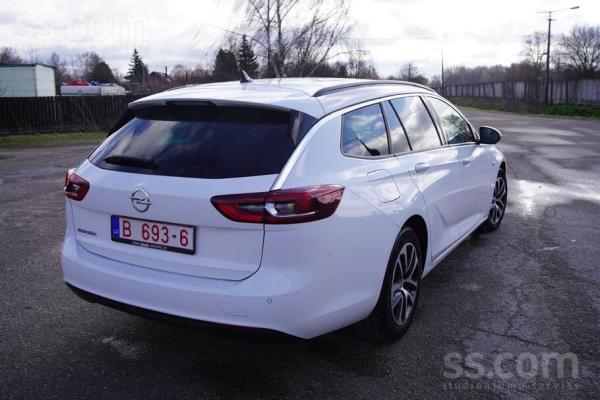 White Opel Insignia 2019 in Riga, with an engine capacity of 1.60 L and mileage of 209 thousand km for 9500 €, photo 4 on AUTOMOTO.COM.LV