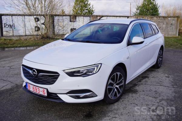 White Opel Insignia 2019 in Riga, with an engine capacity of 1.60 L and mileage of 209 thousand km for 9500 €, photo 5 on AUTOMOTO.COM.LV