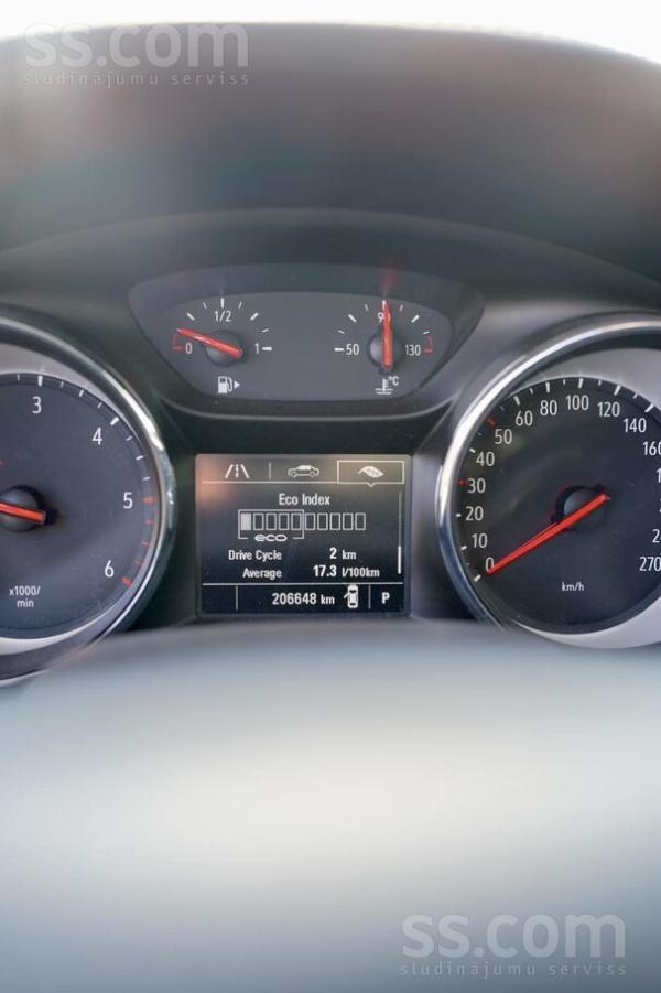White Opel Insignia 2019 in Riga, with an engine capacity of 1.60 L and mileage of 209 thousand km for 9500 €, photo 7 on AUTOMOTO.COM.LV
