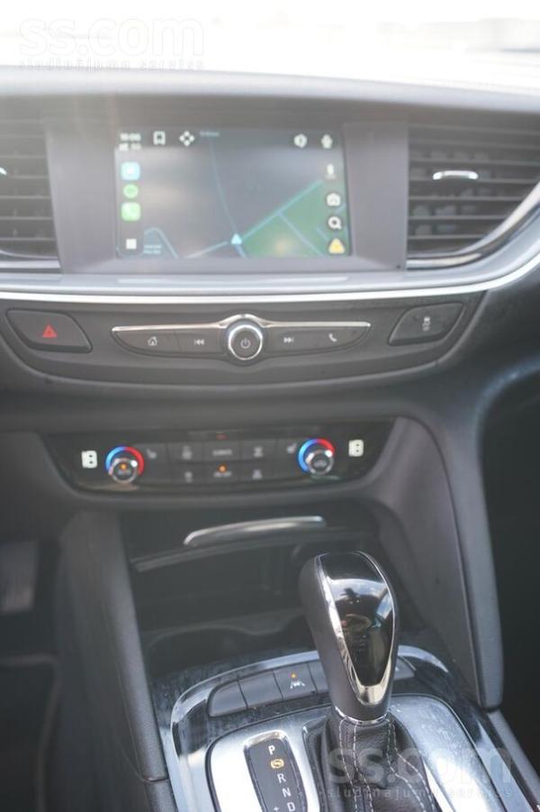 White Opel Insignia 2019 in Riga, with an engine capacity of 1.60 L and mileage of 209 thousand km for 9500 €, photo 8 on AUTOMOTO.COM.LV