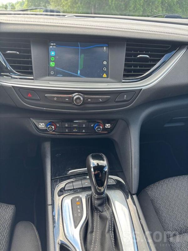 White Opel Insignia 2019 in Riga, with an engine capacity of 1.60 L and mileage of 209 thousand km for 7500 €, photo 8 on AUTOMOTO.COM.LV