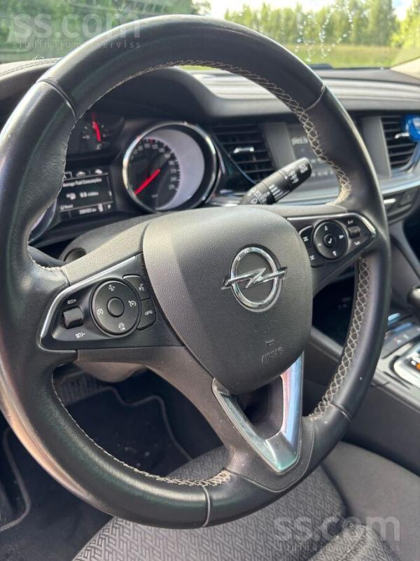 White Opel Insignia 2019 in Riga, with an engine capacity of 1.60 L and mileage of 209 thousand km for 7500 €, photo 10 on AUTOMOTO.COM.LV