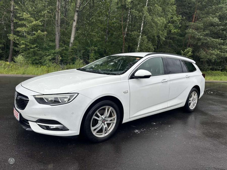 White Opel Insignia 2019 in Kaunas, with an engine capacity of 1.96 L and mileage of 176 thousand km for 8900 €, photo 1 on AUTOMOTO.COM.LV
