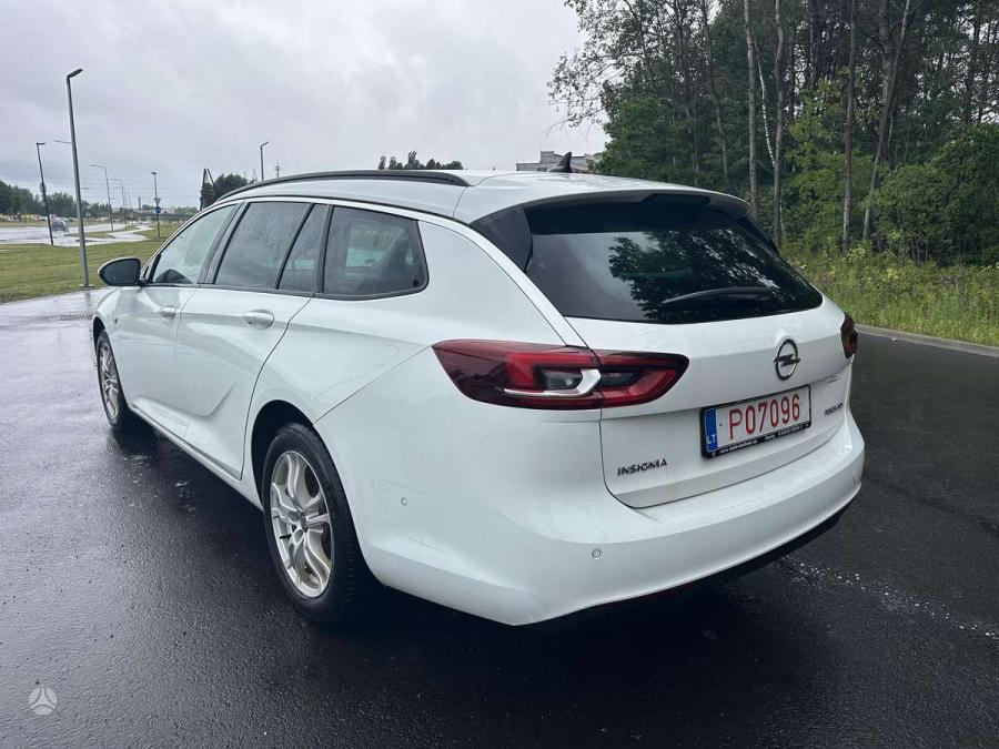 White Opel Insignia 2019 in Kaunas, with an engine capacity of 1.96 L and mileage of 176 thousand km for 8900 €, photo 5 on AUTOMOTO.COM.LV