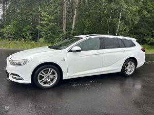 White Opel Insignia 2019 in Kaunas, with an engine capacity of 1.96 L and mileage of 176 thousand km for 8900 €, photo 8 on AUTOMOTO.COM.LV