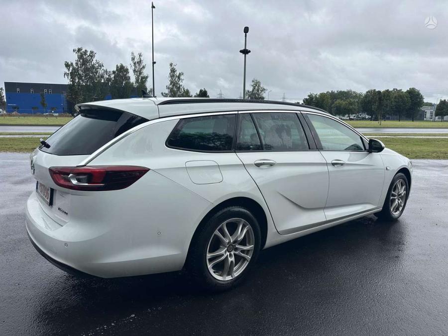 White Opel Insignia 2019 in Kaunas, with an engine capacity of 1.96 L and mileage of 176 thousand km for 8900 €, photo 9 on AUTOMOTO.COM.LV
