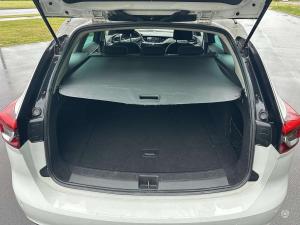 White Opel Insignia 2019 in Kaunas, with an engine capacity of 1.96 L and mileage of 176 thousand km for 8900 €, photo 15 on AUTOMOTO.COM.LV