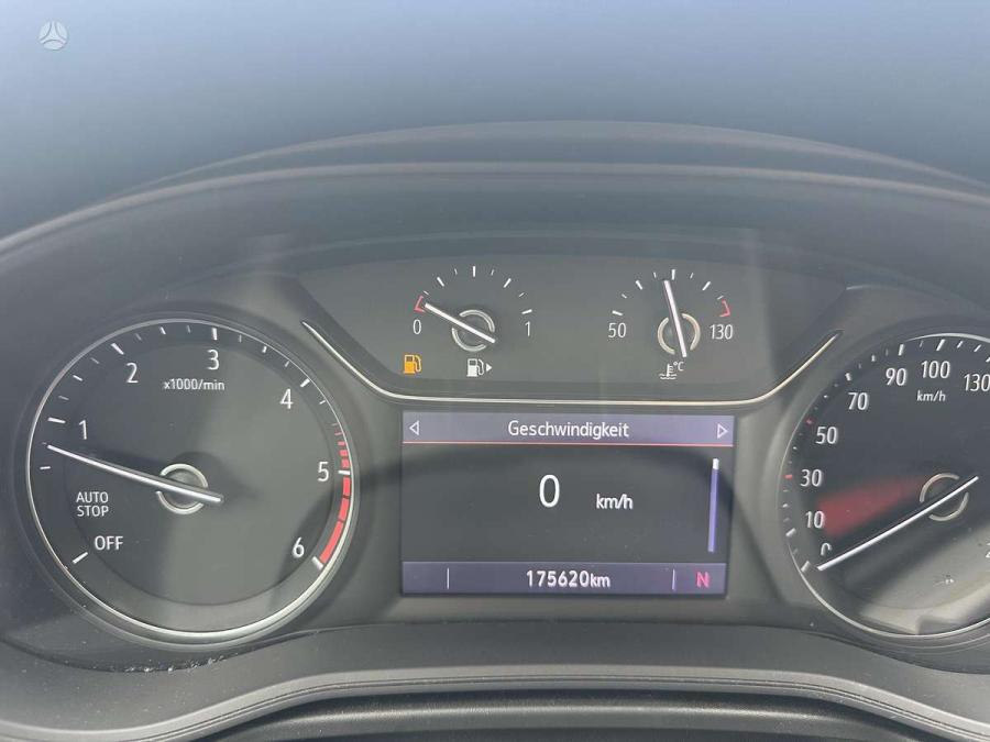 White Opel Insignia 2019 in Kaunas, with an engine capacity of 1.96 L and mileage of 176 thousand km for 8900 €, photo 19 on AUTOMOTO.COM.LV