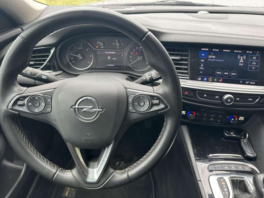 White Opel Insignia 2019 in Kaunas, with an engine capacity of 1.96 L and mileage of 176 thousand km for 8900 €, photo 20 on AUTOMOTO.COM.LV