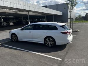 White Opel Insignia 2019 in Riga, with an engine capacity of 2.00 L and mileage of 112 thousand km for 12900 €, photo 3 on AUTOMOTO.COM.LV