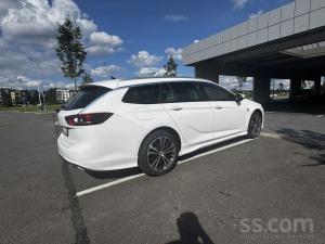 White Opel Insignia 2019 in Riga, with an engine capacity of 2.00 L and mileage of 112 thousand km for 12900 €, photo 4 on AUTOMOTO.COM.LV