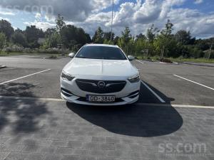 White Opel Insignia 2019 in Riga, with an engine capacity of 2.00 L and mileage of 112 thousand km for 12900 €, photo 5 on AUTOMOTO.COM.LV