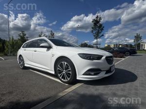 White Opel Insignia 2019 in Riga, with an engine capacity of 2.00 L and mileage of 112 thousand km for 12900 €, photo 6 on AUTOMOTO.COM.LV