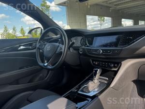 White Opel Insignia 2019 in Riga, with an engine capacity of 2.00 L and mileage of 112 thousand km for 12900 €, photo 9 on AUTOMOTO.COM.LV