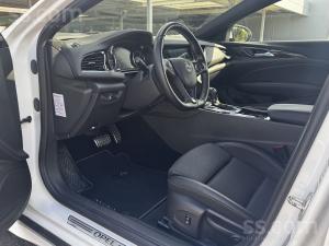 White Opel Insignia 2019 in Riga, with an engine capacity of 2.00 L and mileage of 112 thousand km for 12900 €, photo 11 on AUTOMOTO.COM.LV