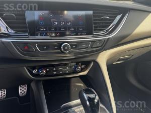 White Opel Insignia 2019 in Riga, with an engine capacity of 2.00 L and mileage of 112 thousand km for 12900 €, photo 14 on AUTOMOTO.COM.LV