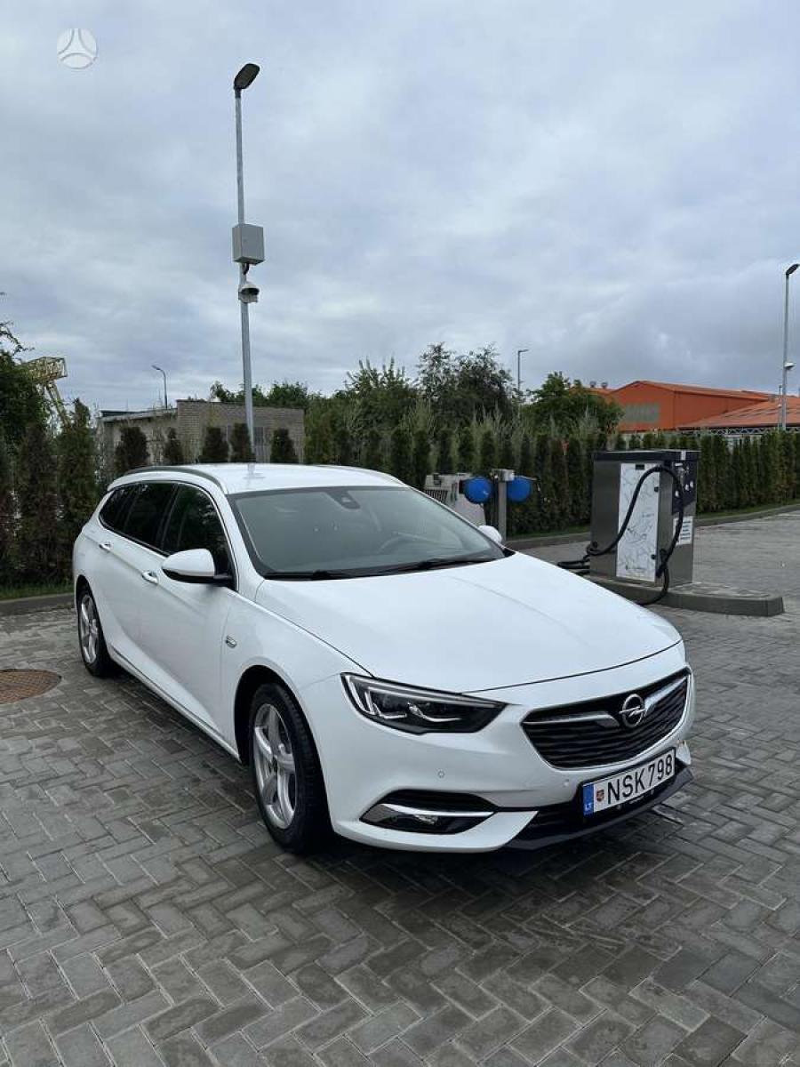 White Opel Insignia 2019 in Kaunas, with an engine capacity of 1.60 L and mileage of 230 thousand km for 11000 €, photo 1 on AUTOMOTO.COM.LV
