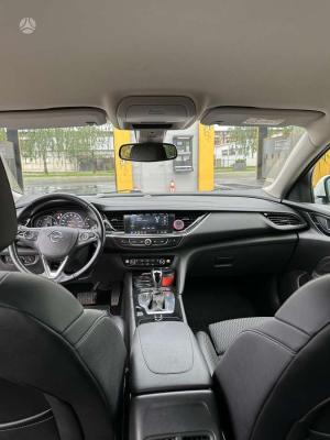 White Opel Insignia 2019 in Kaunas, with an engine capacity of 1.60 L and mileage of 230 thousand km for 11000 €, photo 9 on AUTOMOTO.COM.LV