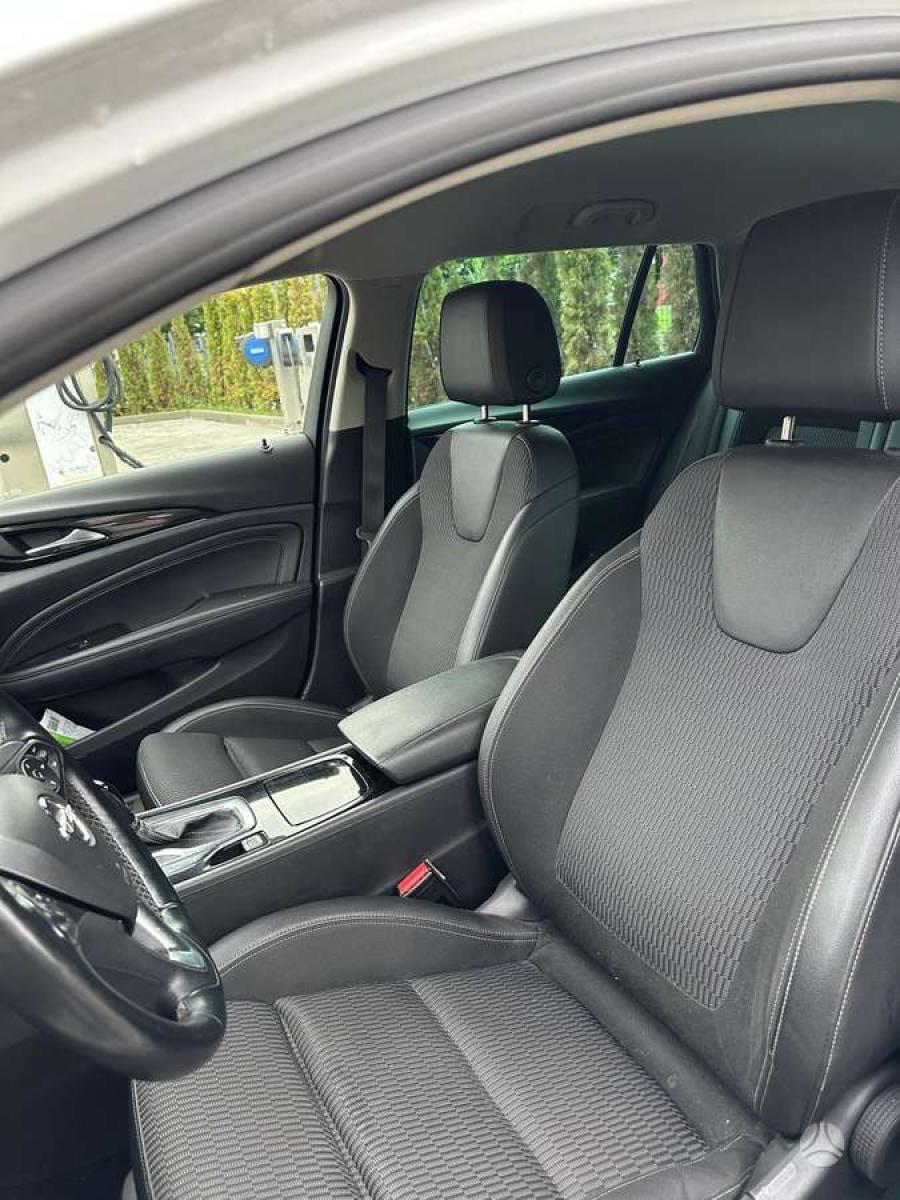 White Opel Insignia 2019 in Kaunas, with an engine capacity of 1.60 L and mileage of 230 thousand km for 11000 €, photo 12 on AUTOMOTO.COM.LV