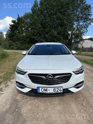 Белый Опель Инсигния 2019 в Рига, объемом двигателя 1.60 л и пробегом 210 тыс. км за 8000 €, фото  на AUTOMOTO.COM.LV