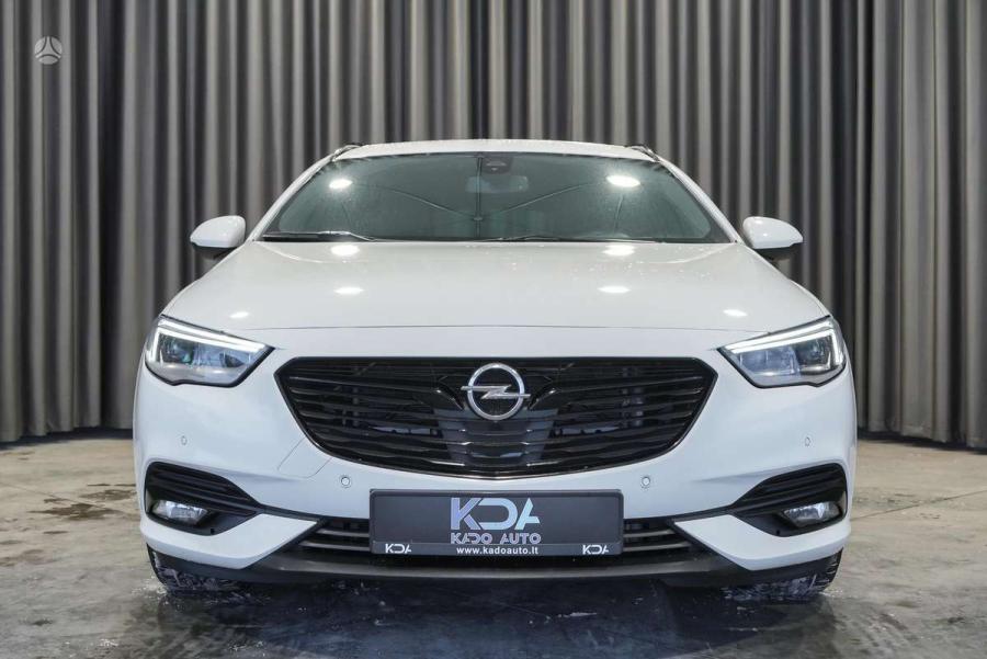 White Opel Insignia 2019 in Marijampole, with an engine capacity of 1.60 L and mileage of 191 thousand km for 10750 €, photo 4 on AUTOMOTO.COM.LV