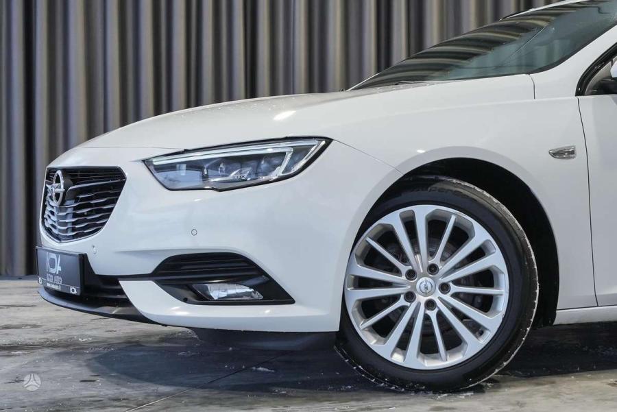White Opel Insignia 2019 in Marijampole, with an engine capacity of 1.60 L and mileage of 191 thousand km for 10750 €, photo 7 on AUTOMOTO.COM.LV