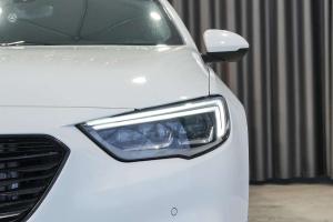 White Opel Insignia 2019 in Marijampole, with an engine capacity of 1.60 L and mileage of 191 thousand km for 10750 €, photo 8 on AUTOMOTO.COM.LV