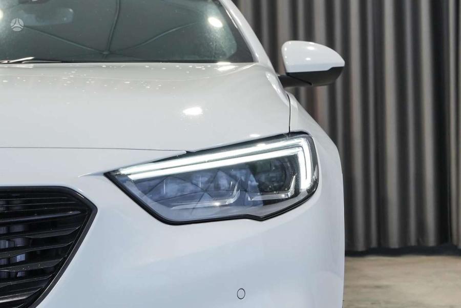 White Opel Insignia 2019 in Marijampole, with an engine capacity of 1.60 L and mileage of 191 thousand km for 10750 €, photo 8 on AUTOMOTO.COM.LV