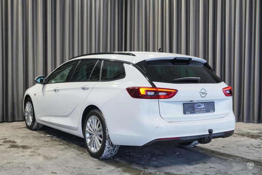 White Opel Insignia 2019 in Marijampole, with an engine capacity of 1.60 L and mileage of 191 thousand km for 10750 €, photo 10 on AUTOMOTO.COM.LV