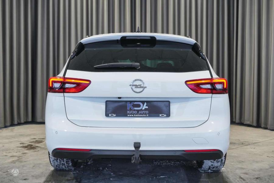 White Opel Insignia 2019 in Marijampole, with an engine capacity of 1.60 L and mileage of 191 thousand km for 10750 €, photo 12 on AUTOMOTO.COM.LV