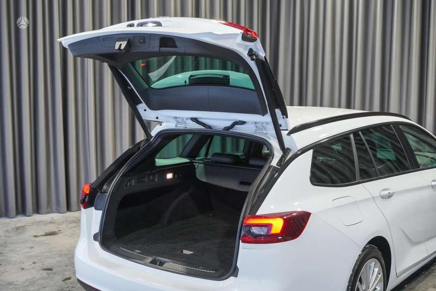 White Opel Insignia 2019 in Marijampole, with an engine capacity of 1.60 L and mileage of 191 thousand km for 10750 €, photo 15 on AUTOMOTO.COM.LV