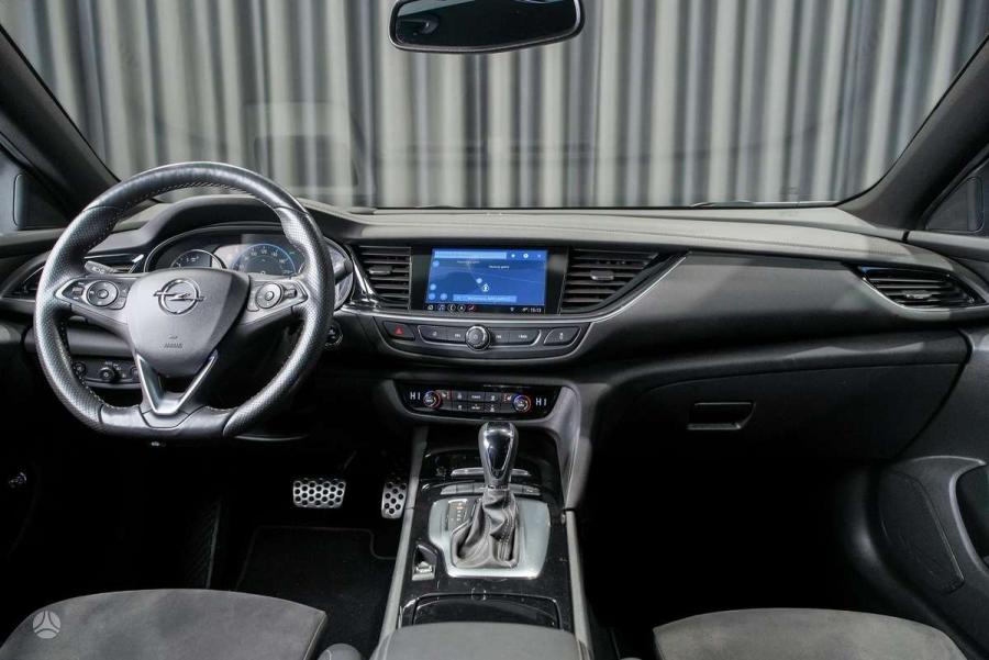 White Opel Insignia 2019 in Marijampole, with an engine capacity of 1.60 L and mileage of 191 thousand km for 10750 €, photo 18 on AUTOMOTO.COM.LV