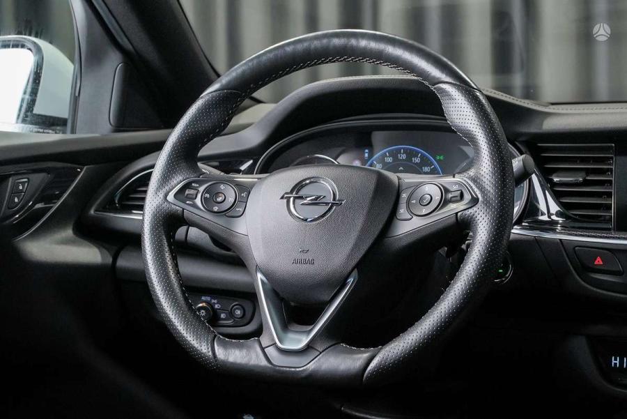 White Opel Insignia 2019 in Marijampole, with an engine capacity of 1.60 L and mileage of 191 thousand km for 10750 €, photo 23 on AUTOMOTO.COM.LV