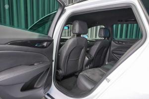White Opel Insignia 2019 in Marijampole, with an engine capacity of 1.60 L and mileage of 191 thousand km for 10750 €, photo 33 on AUTOMOTO.COM.LV