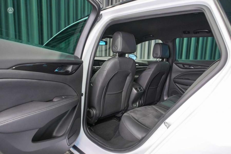 White Opel Insignia 2019 in Marijampole, with an engine capacity of 1.60 L and mileage of 191 thousand km for 10750 €, photo 33 on AUTOMOTO.COM.LV