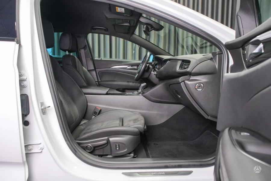 White Opel Insignia 2019 in Marijampole, with an engine capacity of 1.60 L and mileage of 191 thousand km for 10750 €, photo 37 on AUTOMOTO.COM.LV