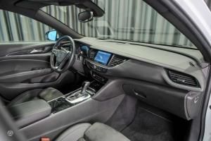 White Opel Insignia 2019 in Marijampole, with an engine capacity of 1.60 L and mileage of 191 thousand km for 10750 €, photo 39 on AUTOMOTO.COM.LV