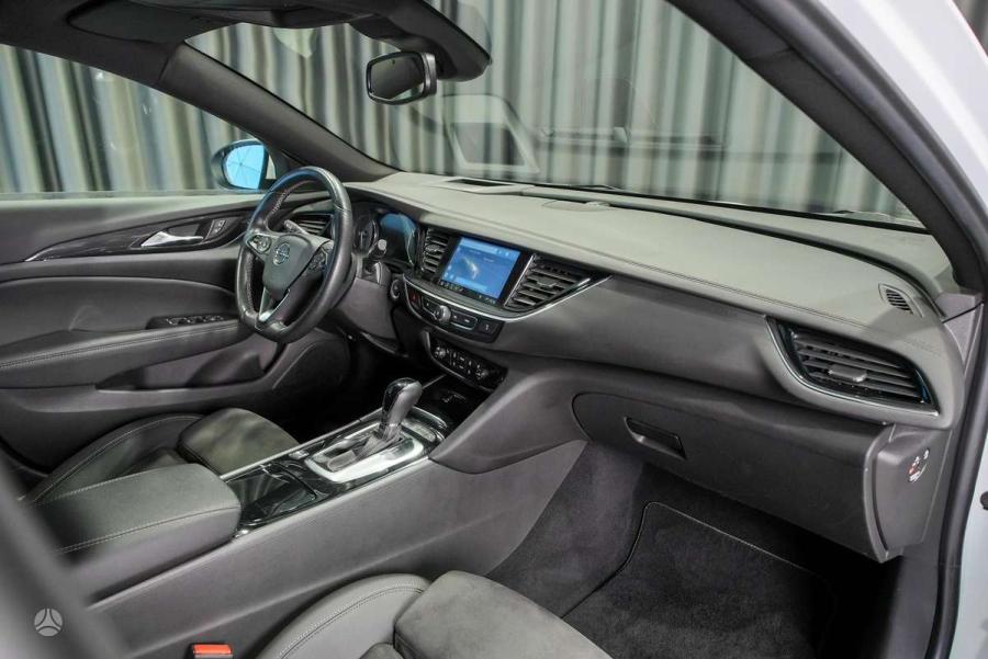White Opel Insignia 2019 in Marijampole, with an engine capacity of 1.60 L and mileage of 191 thousand km for 10750 €, photo 39 on AUTOMOTO.COM.LV
