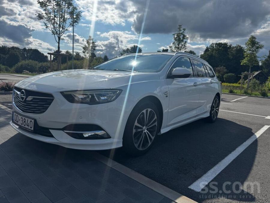 White Opel Insignia 2019 in Riga, with an engine capacity of 2.00 L and mileage of 116 thousand km for 12900 €, photo 6 on AUTOMOTO.COM.LV