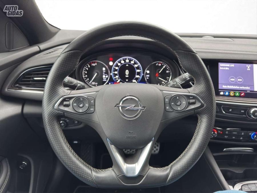 White Opel Insignia 2020 in Kaunas, with an engine capacity of 2.00 L and mileage of 27 thousand km for 31536 €, photo 10 on AUTOMOTO.COM.LV