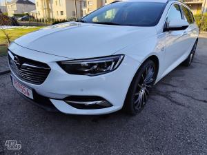 White Opel Insignia 2020 in Utena, with an engine capacity of 2.00 L and mileage of 200 thousand km for 9990 €, photo 2 on AUTOMOTO.COM.LV