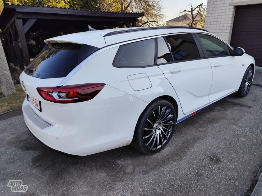 White Opel Insignia 2020 in Utena, with an engine capacity of 2.00 L and mileage of 200 thousand km for 9990 €, photo 6 on AUTOMOTO.COM.LV
