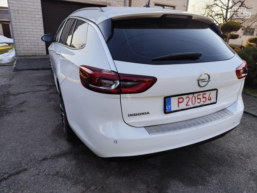 White Opel Insignia 2020 in Utena, with an engine capacity of 2.00 L and mileage of 200 thousand km for 9990 €, photo 8 on AUTOMOTO.COM.LV